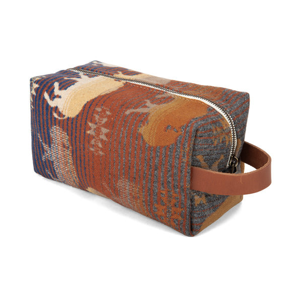 Pendleton® Land of the Buffalo Travel Pouch | Dopp Kits | SEAMUS GOLF